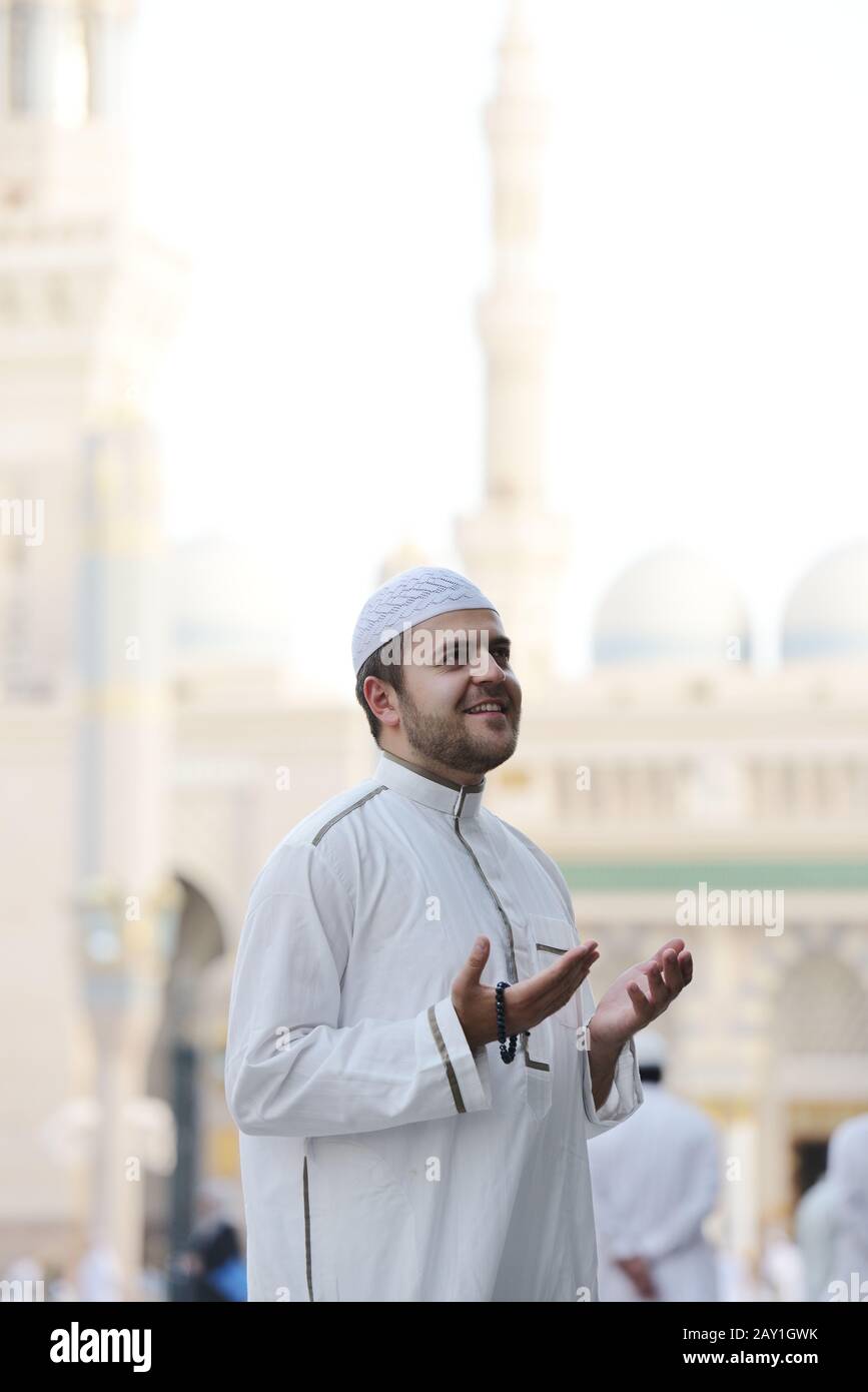Muslim prayer at holy mosque Stock Photo - Alamy