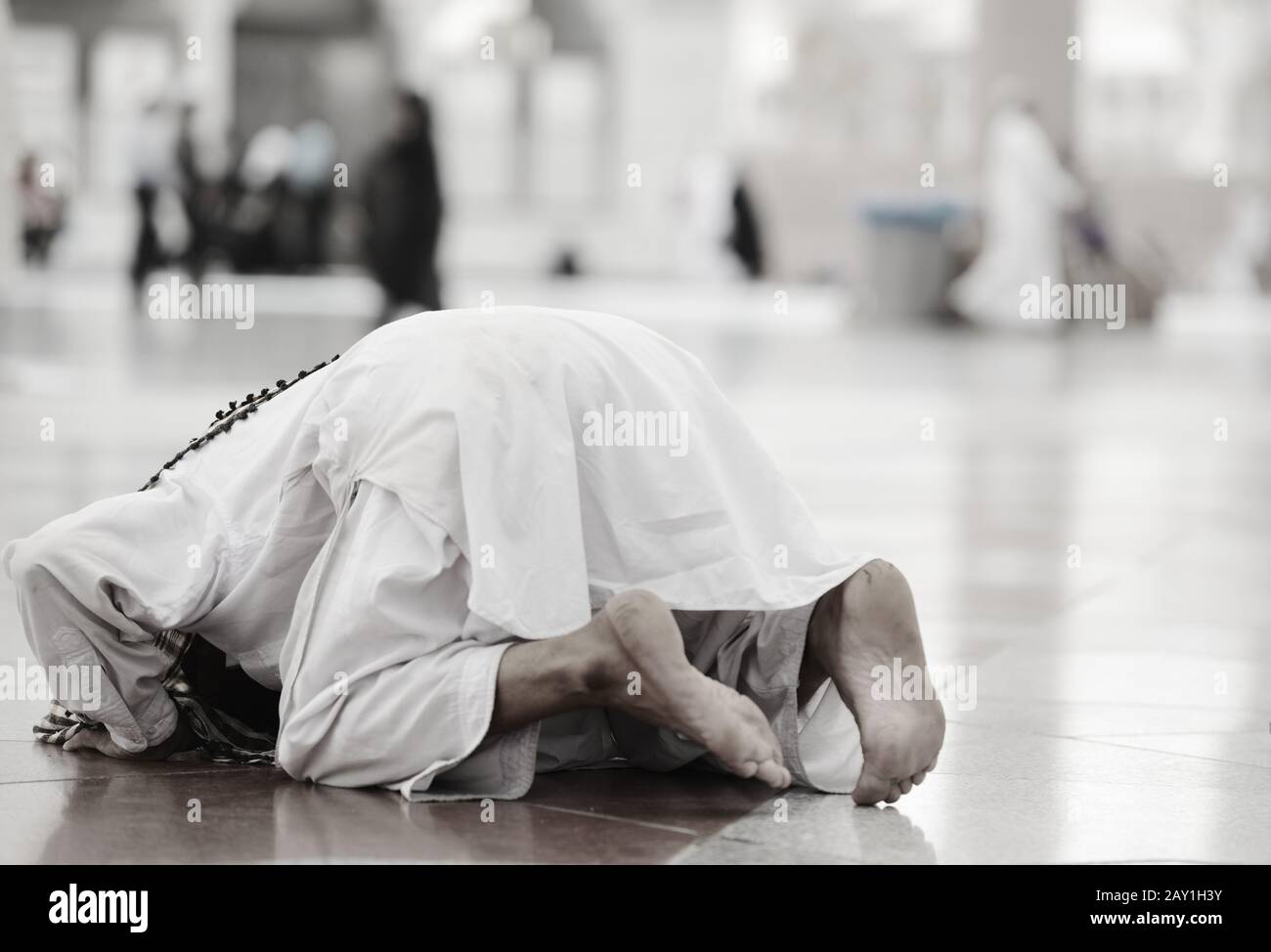 Muslim praying at Medina mosque Stock Photo - Alamy