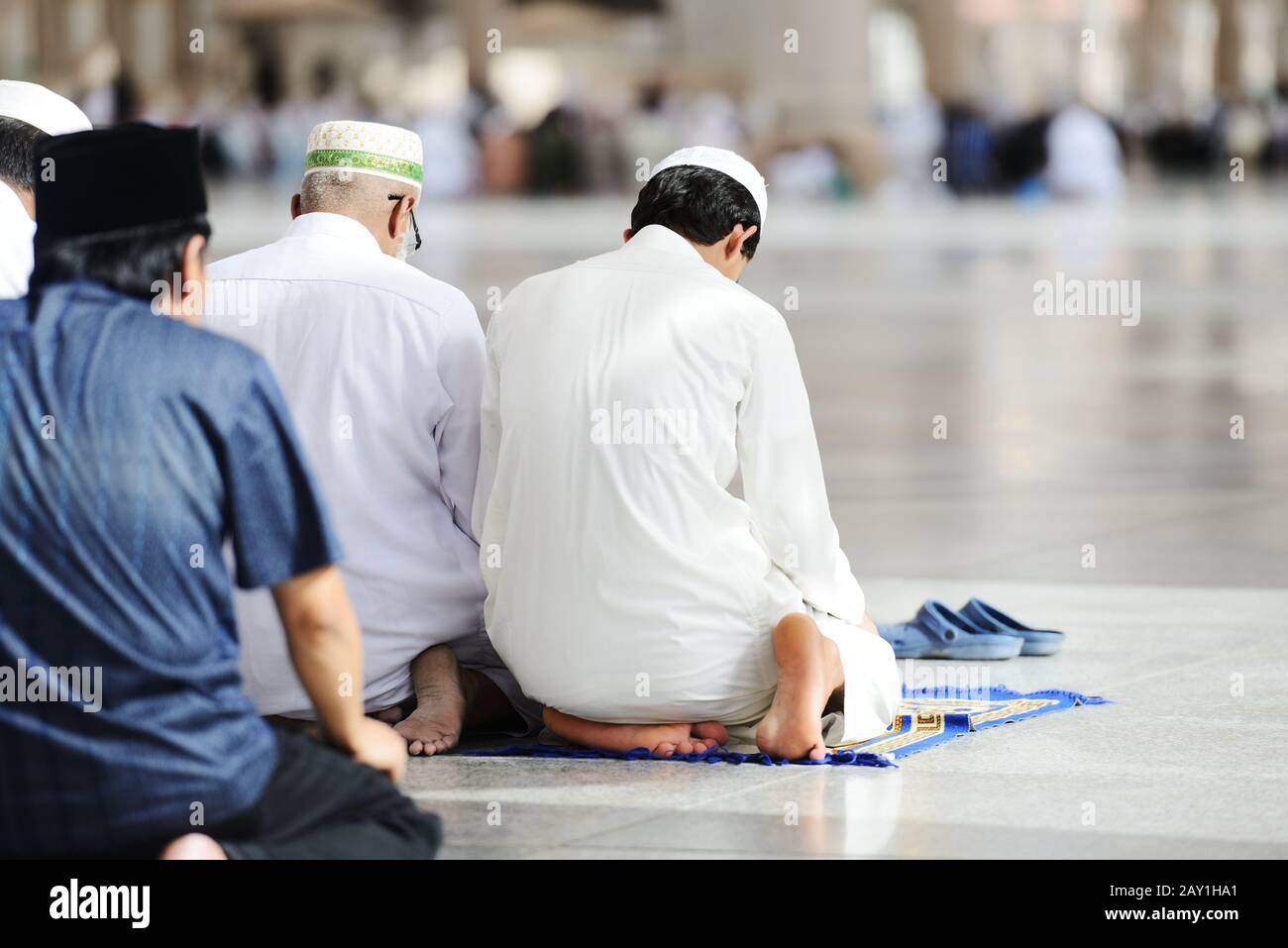 Muslims hajj praying group hi-res stock photography and images - Alamy