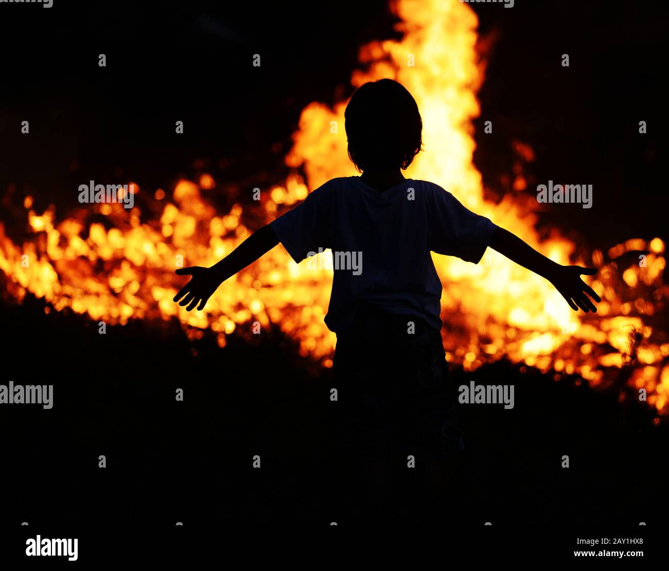 Girl arms wide silhouette hi-res stock photography and images - Alamy