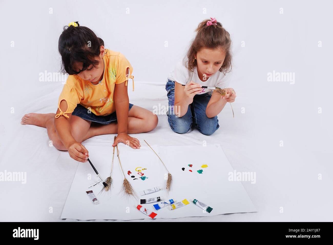 Two high school girls play hi-res stock photography and images - Alamy