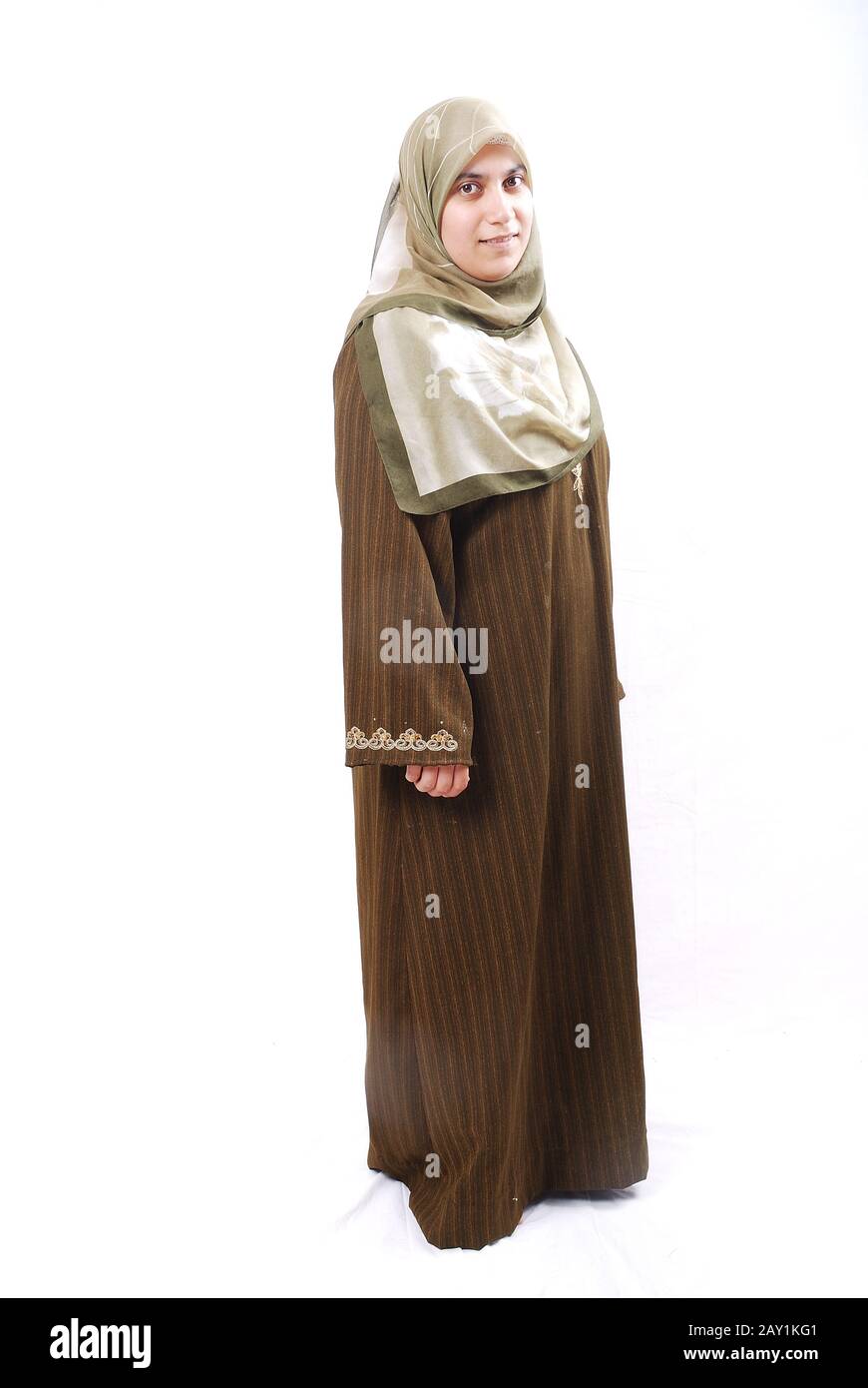 A muslim traditional arabic woman in islamic dress Stock Photo - Alamy