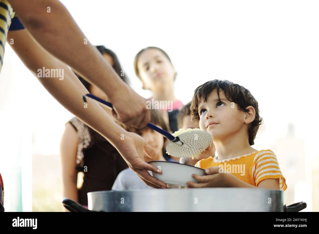 Hungry children hi-res stock photography and images - Alamy