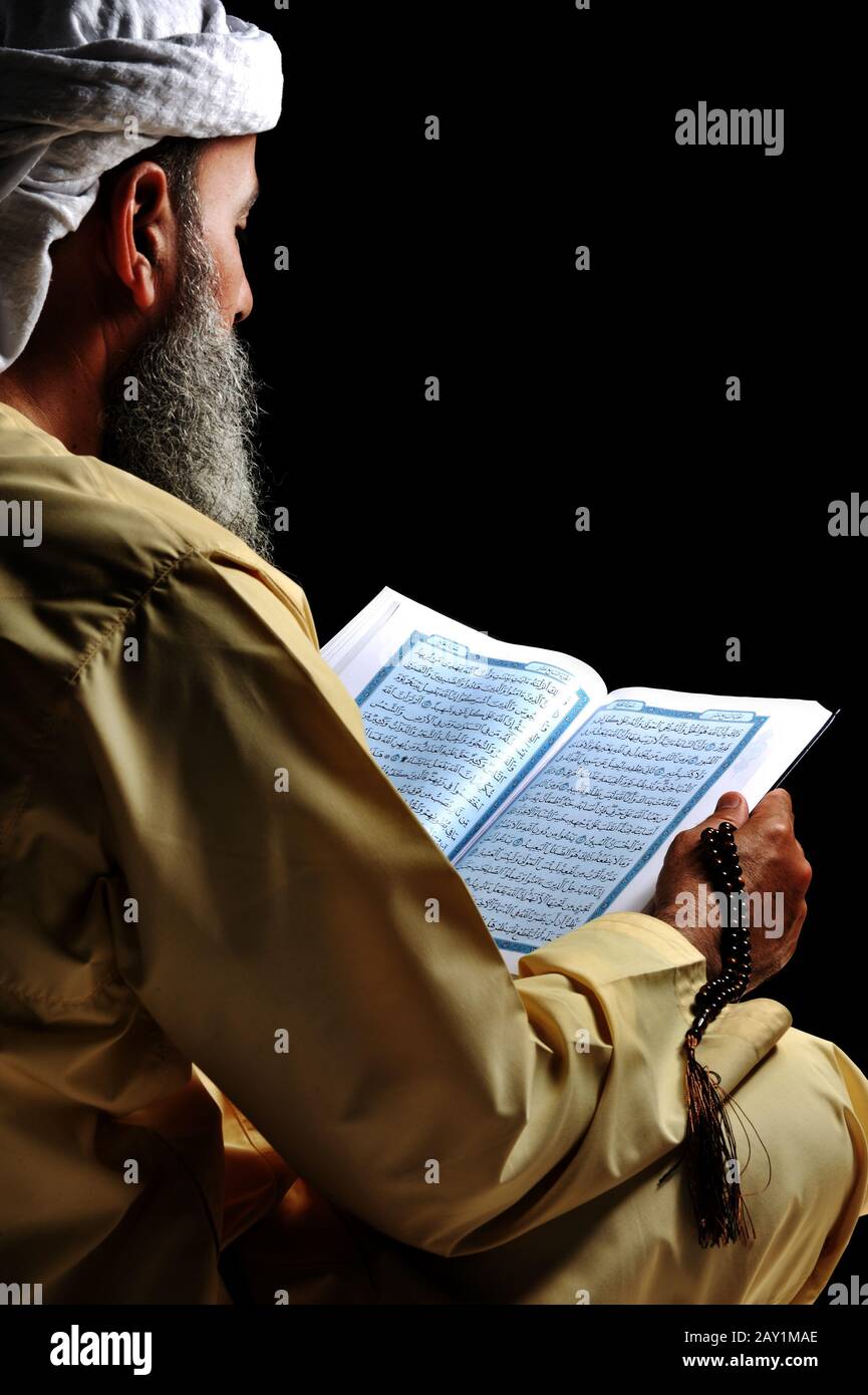 Emirati Man Reading High Resolution Stock Photography and Images - Alamy