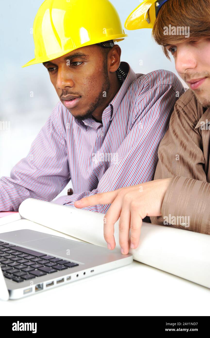 Two engineers talking together hi-res stock photography and images - Alamy
