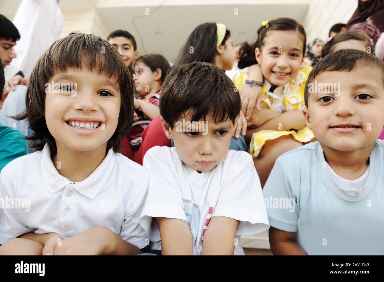 People sad crowd smiling hi-res stock photography and images - Alamy