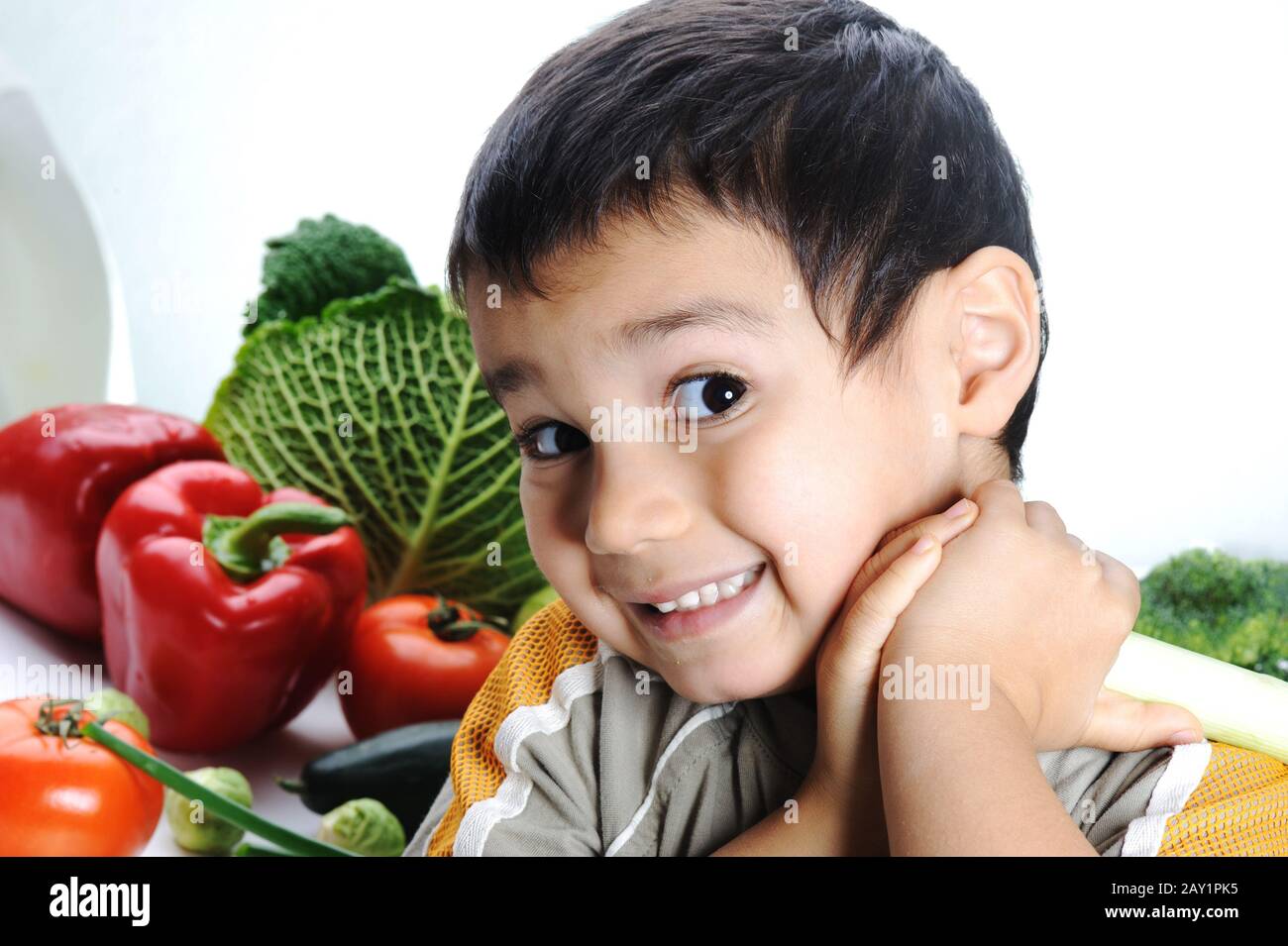 Child and fresh vegetables Stock Photo - Alamy