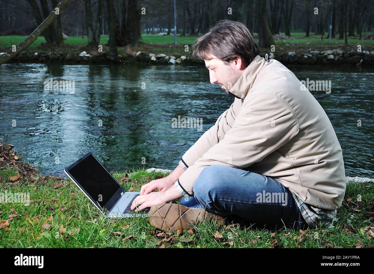 Man outdoors laptop storm hi-res stock photography and images - Alamy
