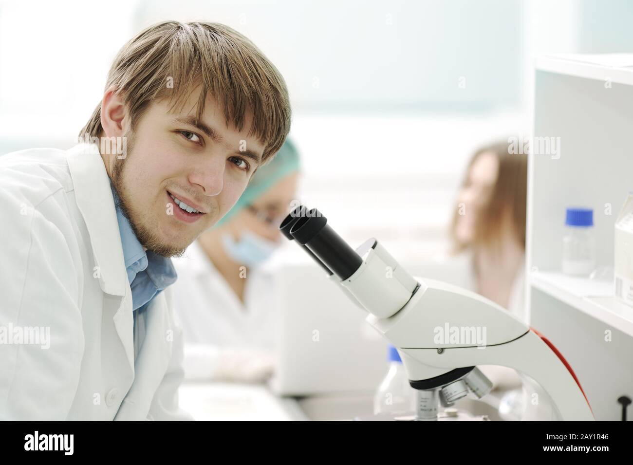 Microscopes at work hi-res stock photography and images - Alamy