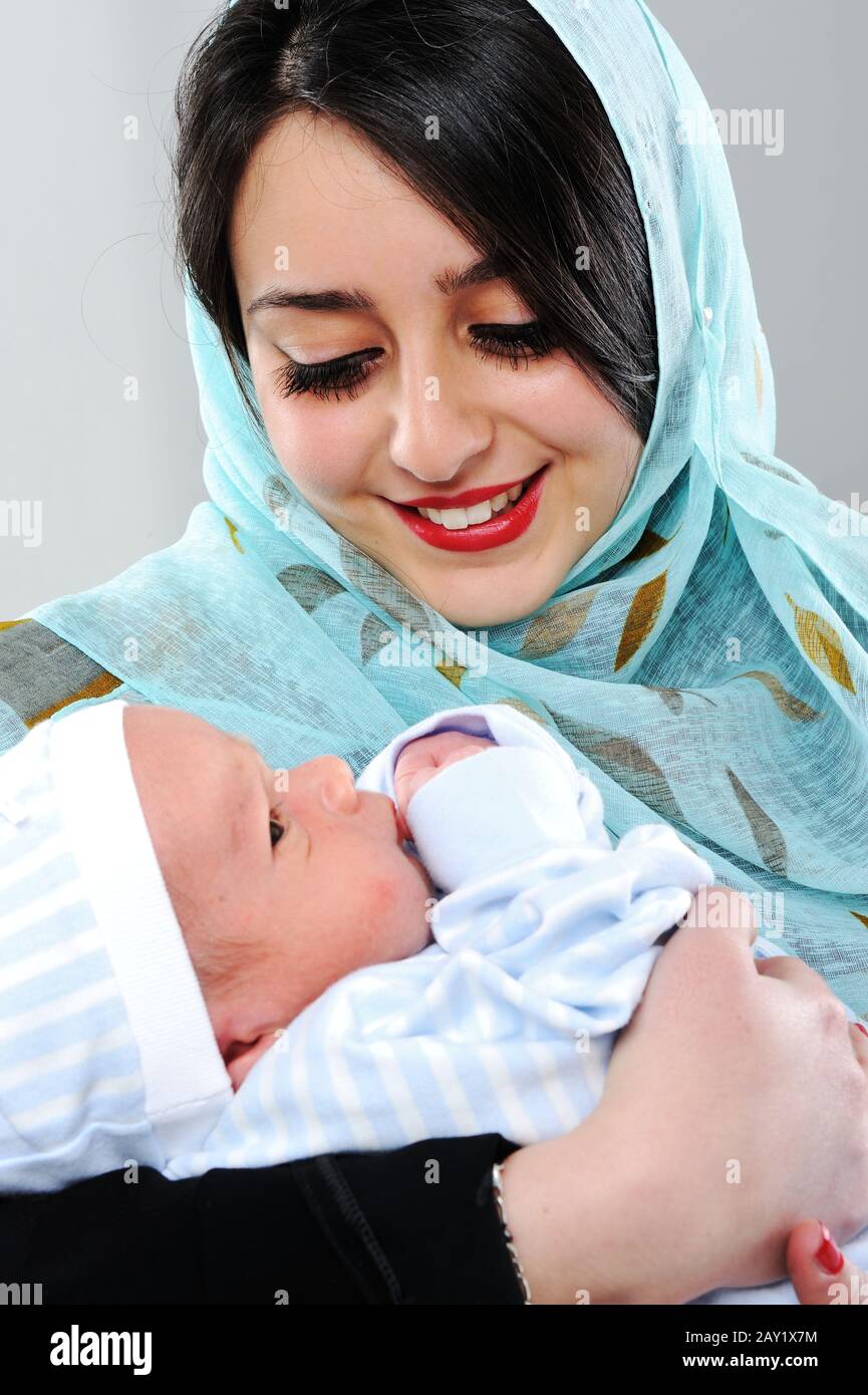 Arabic woman with her baby Stock Photo - Alamy