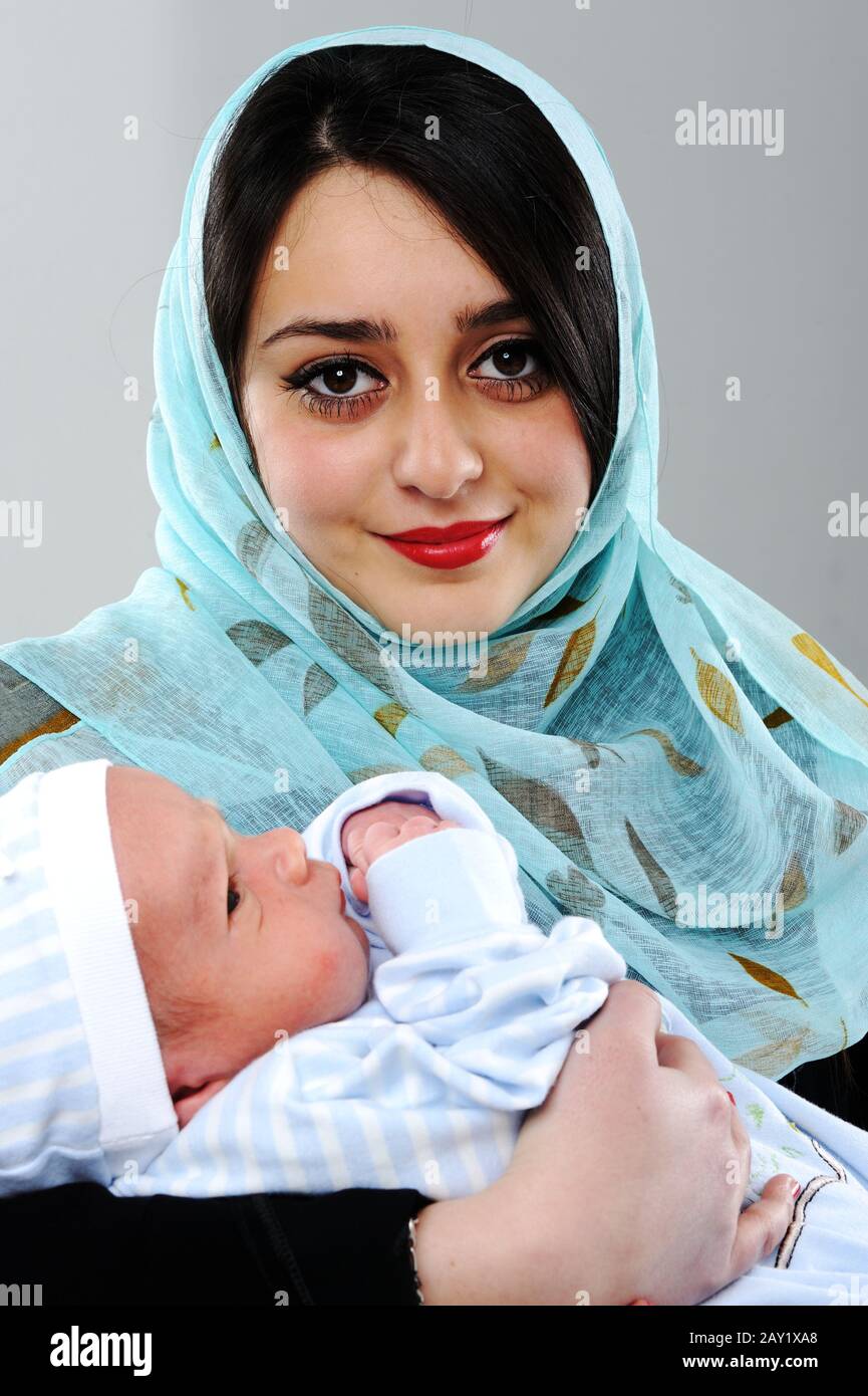 Arabic woman with her baby Stock Photo - Alamy