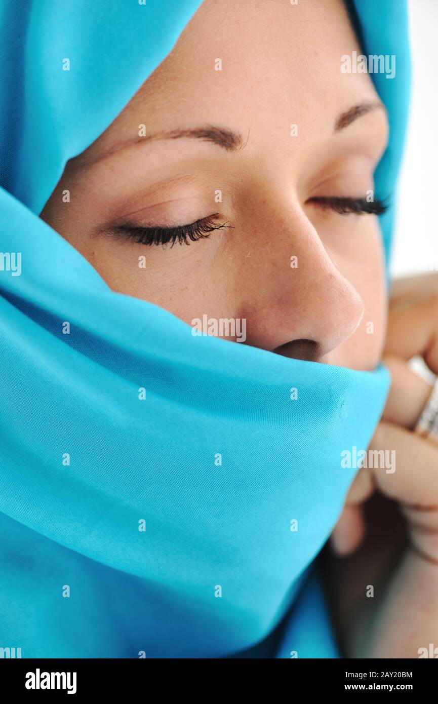 Muslim woman with blue eyes hi-res stock photography and images - Alamy
