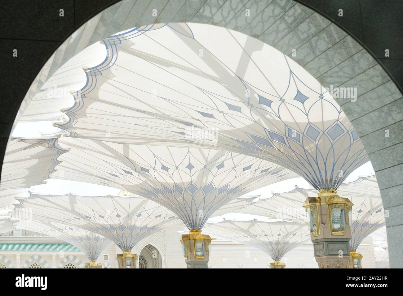 Madinah umbrella hi-res stock photography and images - Alamy