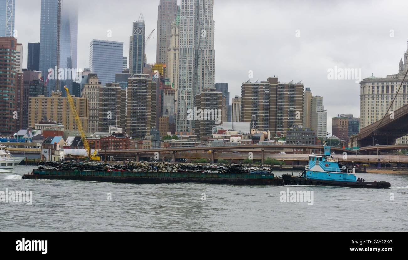 Garbage barge new york city hi-res stock photography and images - Alamy