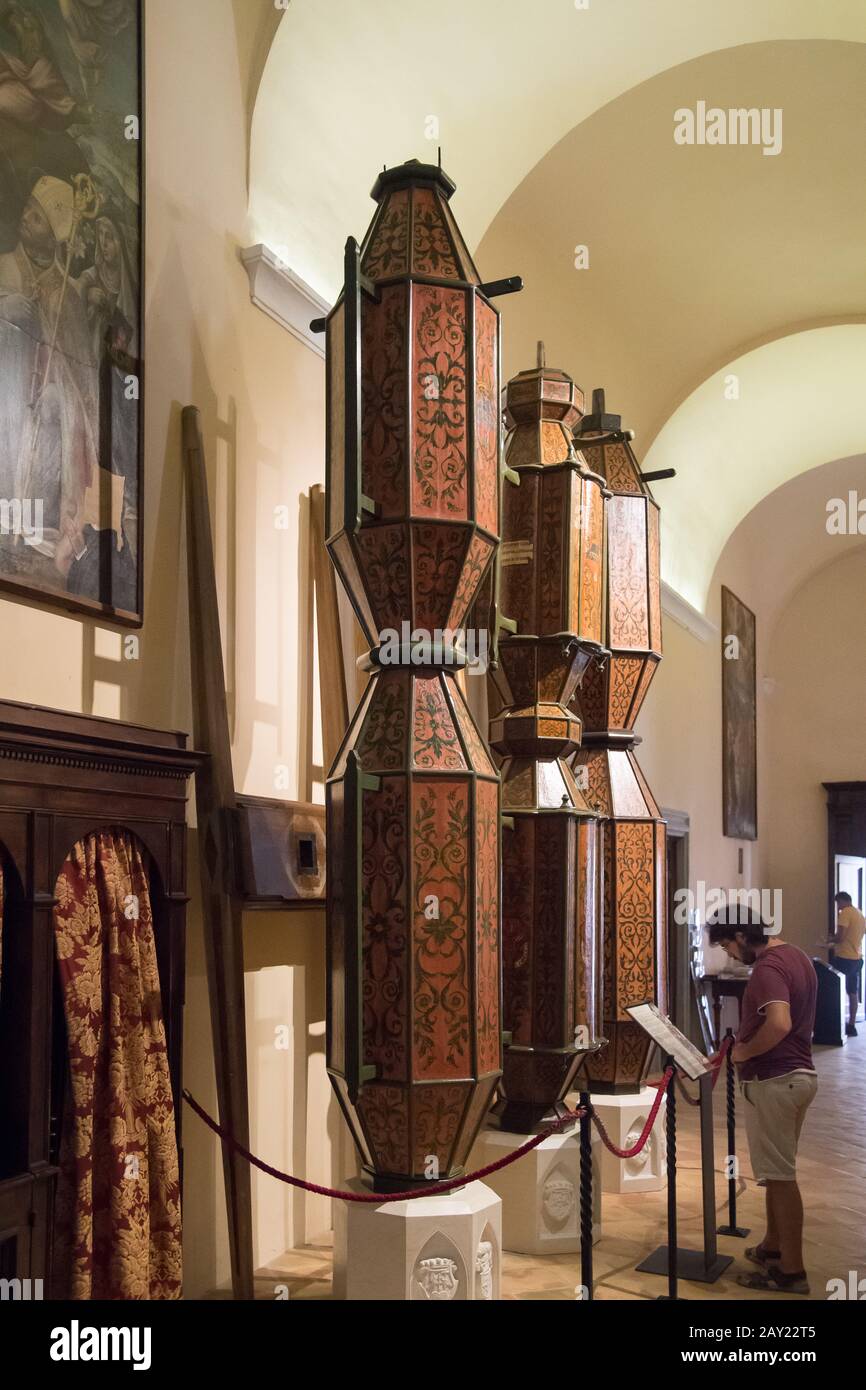 Gubbio saint anthony statue hi-res stock photography and images - Alamy