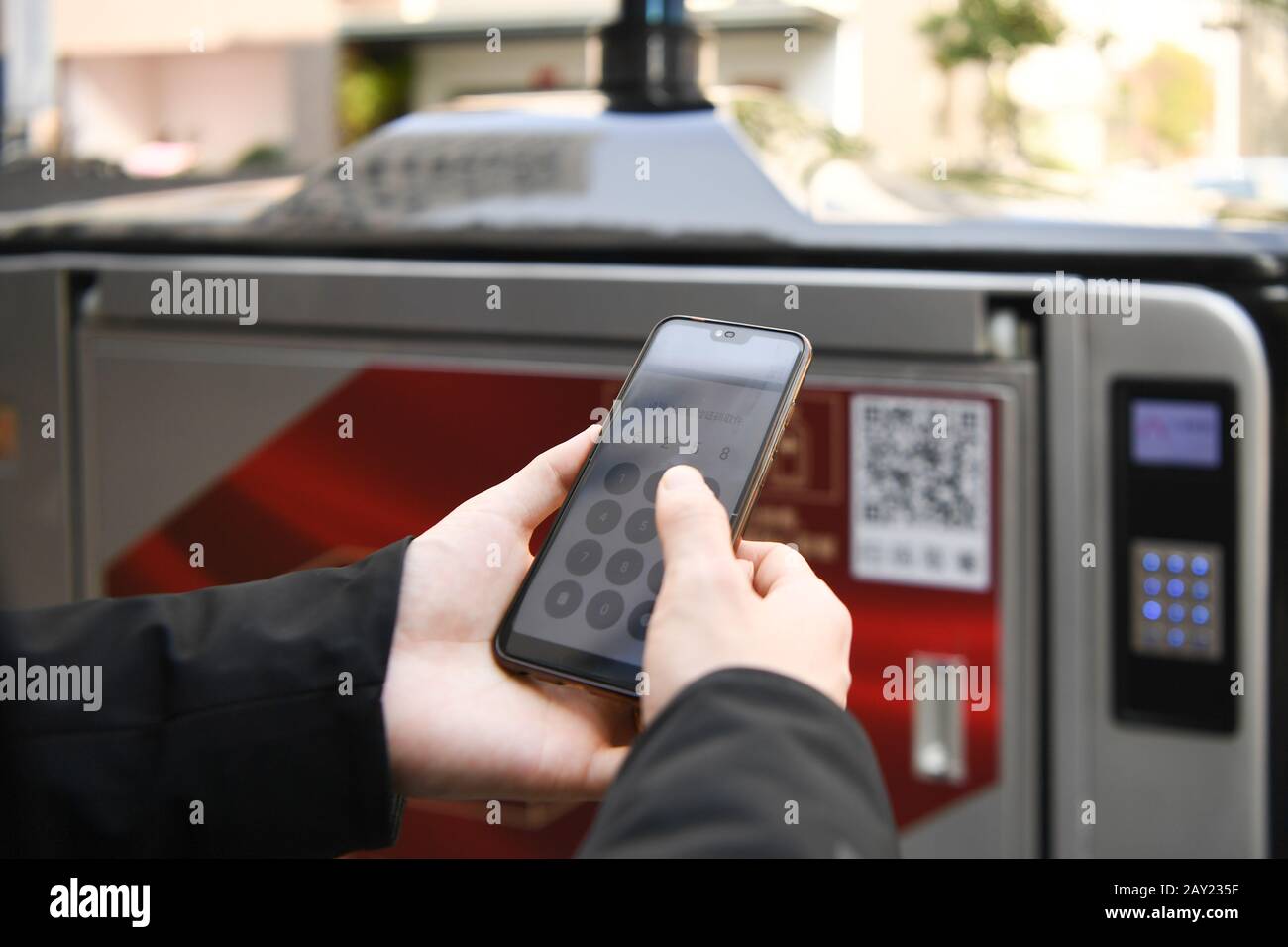 Qr code verification hi-res stock photography and images - Alamy