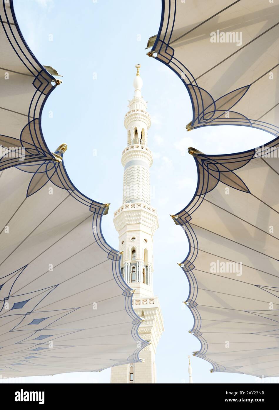 Madinah umbrella hi-res stock photography and images - Alamy