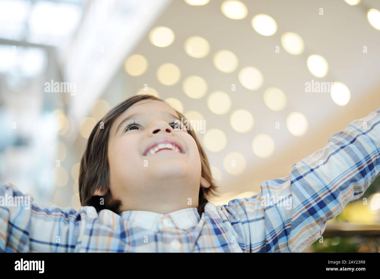 Happy kid in a shopping mall Stock Photo - Alamy