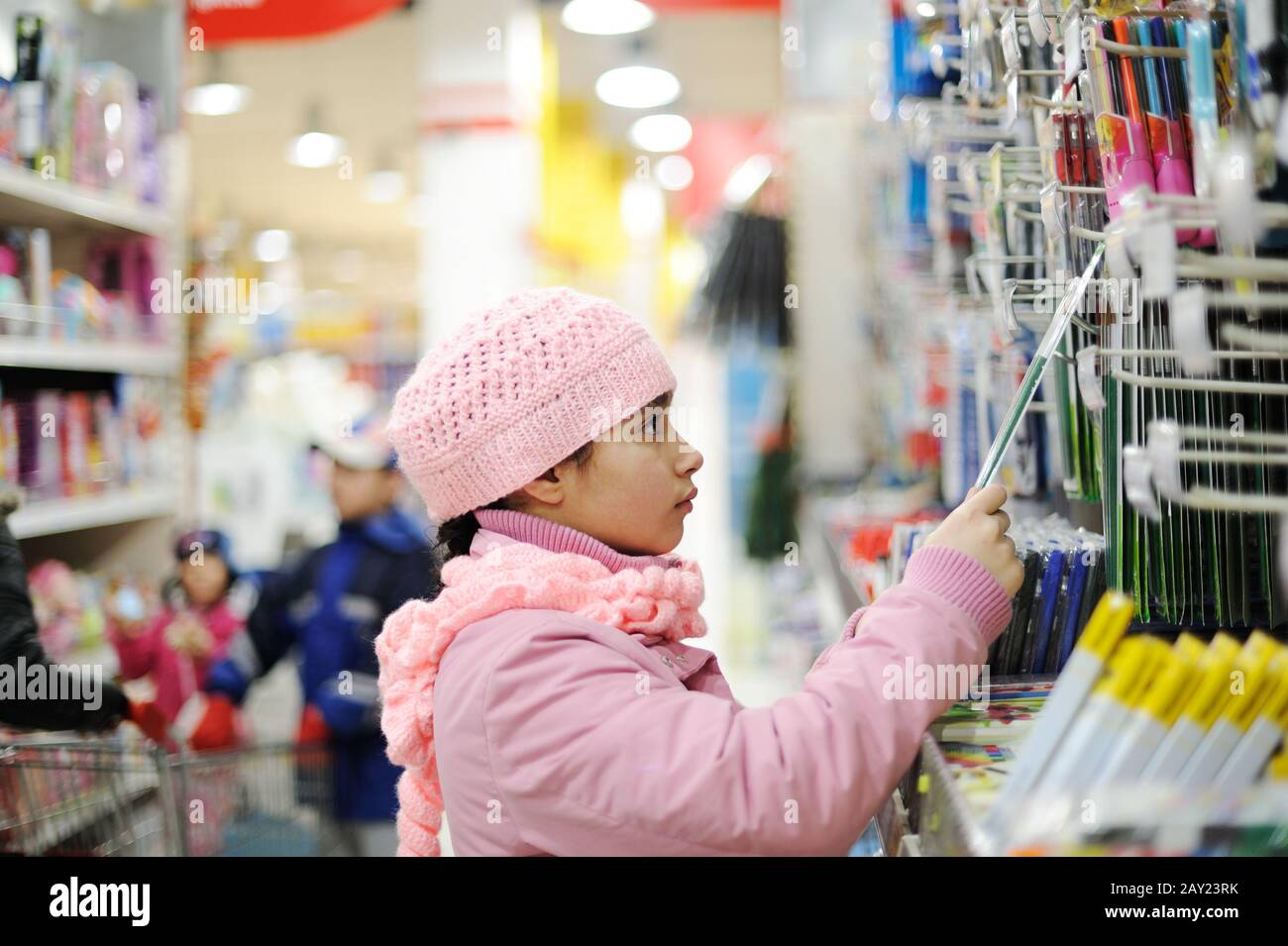 Little girl in shopping, school stuff Stock Photo - Alamy