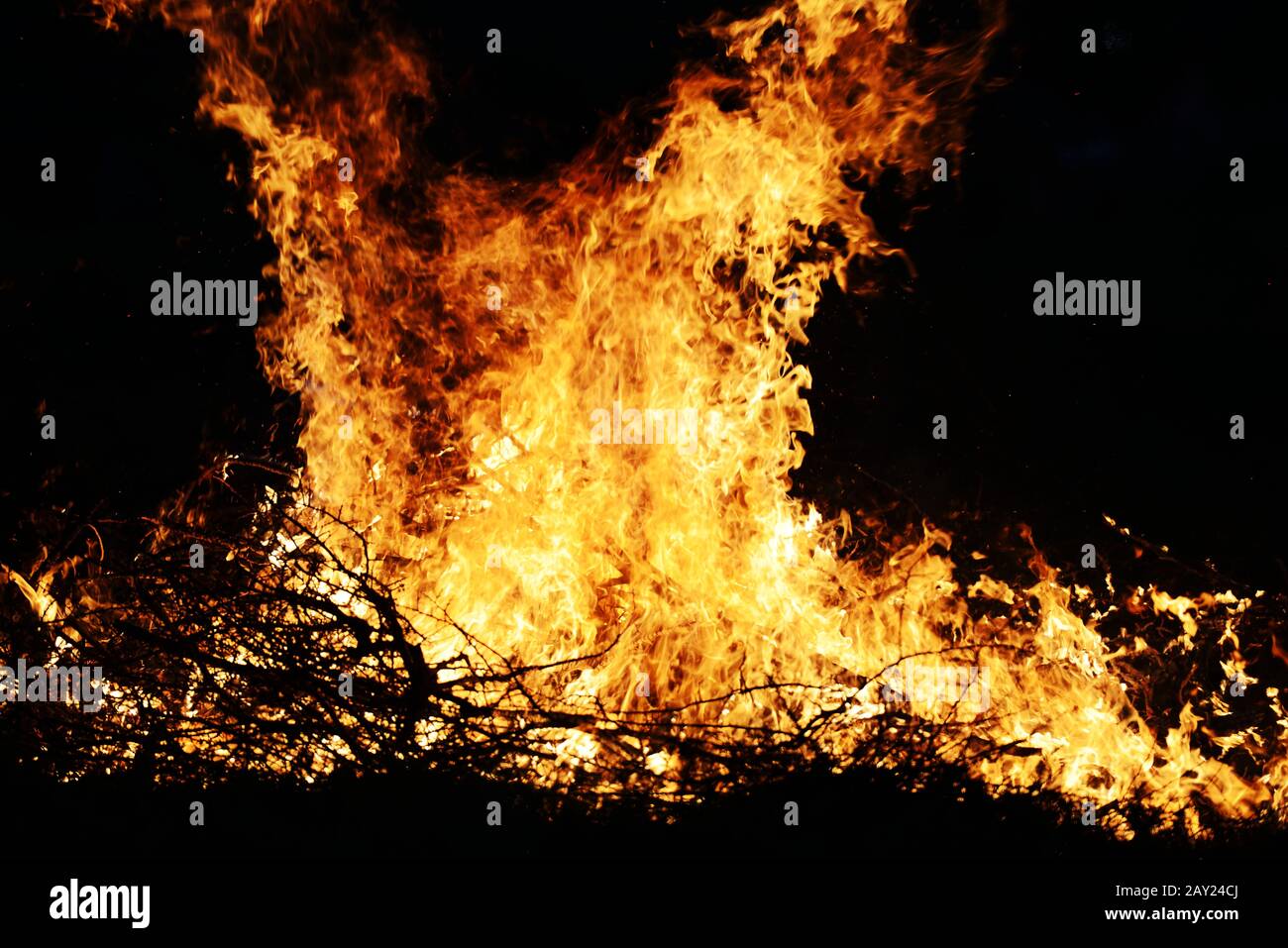 Grass fire evening day hi-res stock photography and images - Alamy