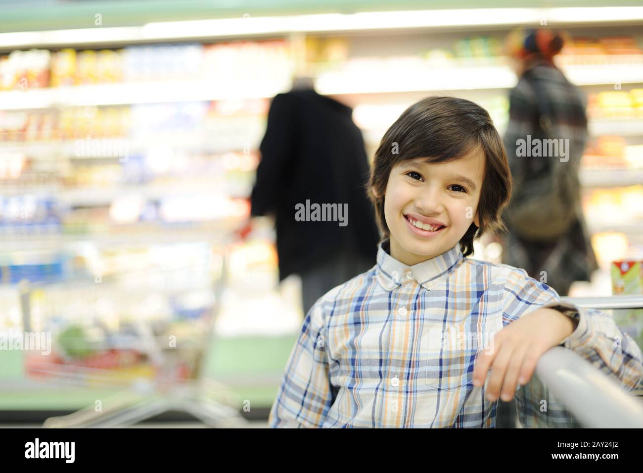 Boy in supermarket Stock Photo - Alamy