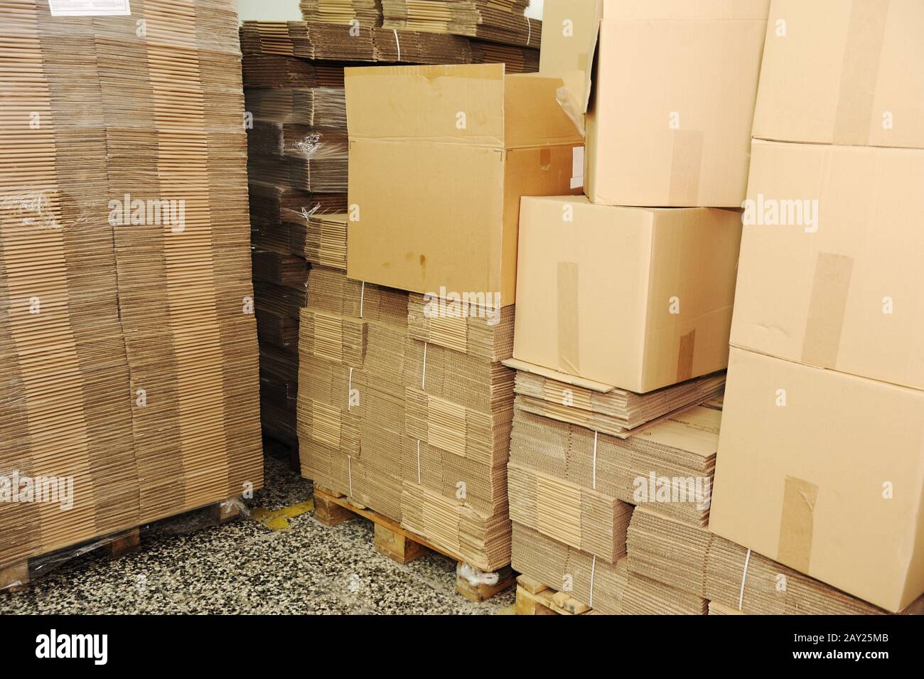 piles of cardboard boxes Stock Photo - Alamy