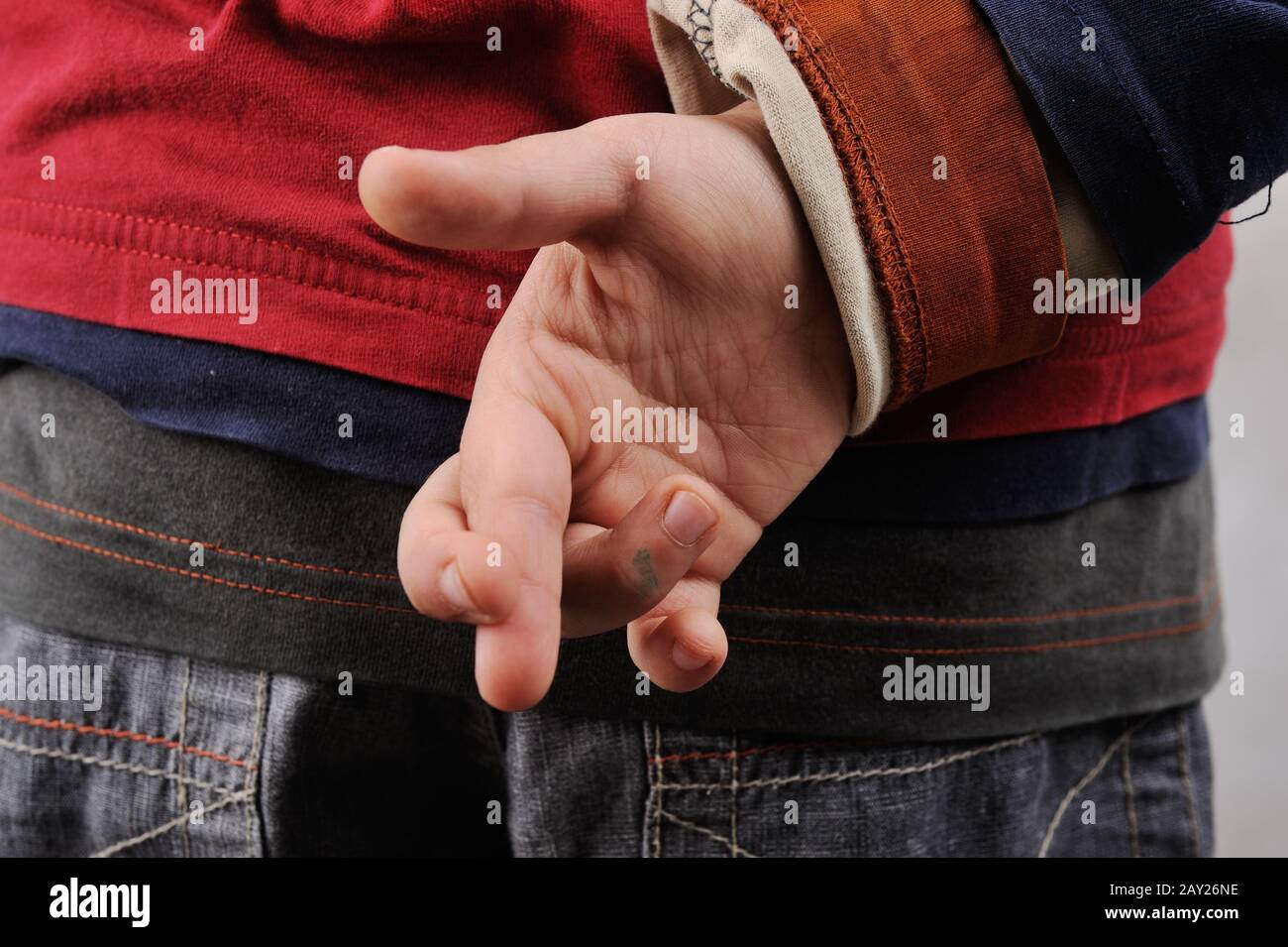 Lying fingers crossed behind back hi-res stock photography and images ...