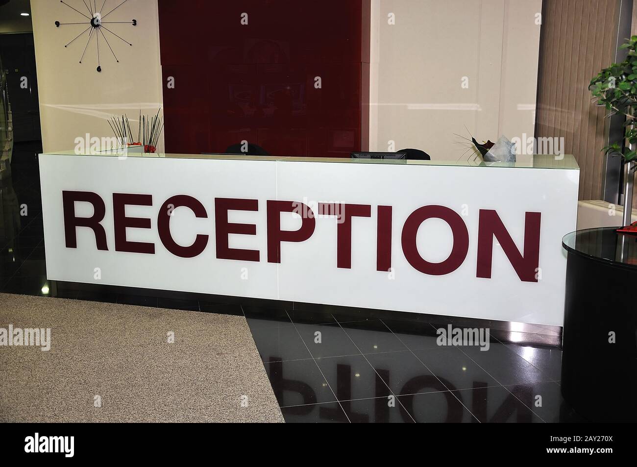 Welcome desk telephone hi-res stock photography and images - Alamy