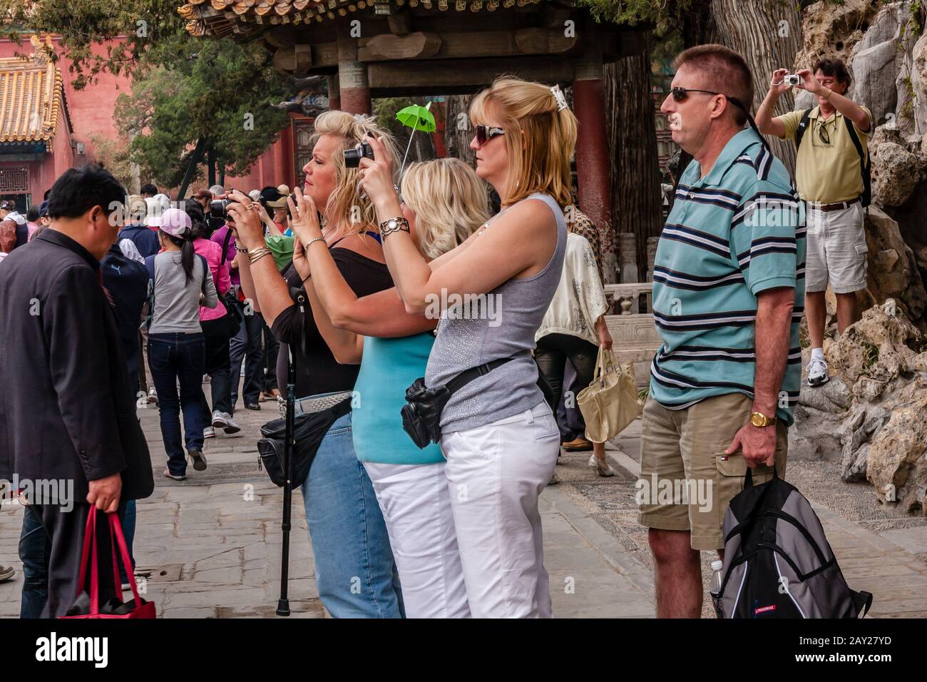 Tourists taking photo in the Forbidden City, Beijing Stock Photo - Alamy