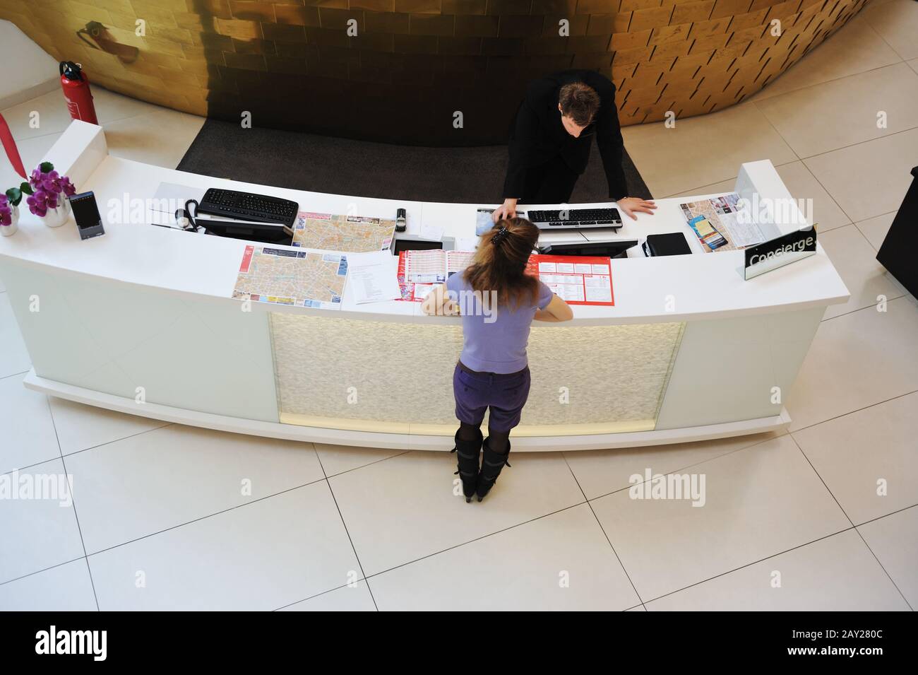 Reception desk hi-res stock photography and images - Alamy