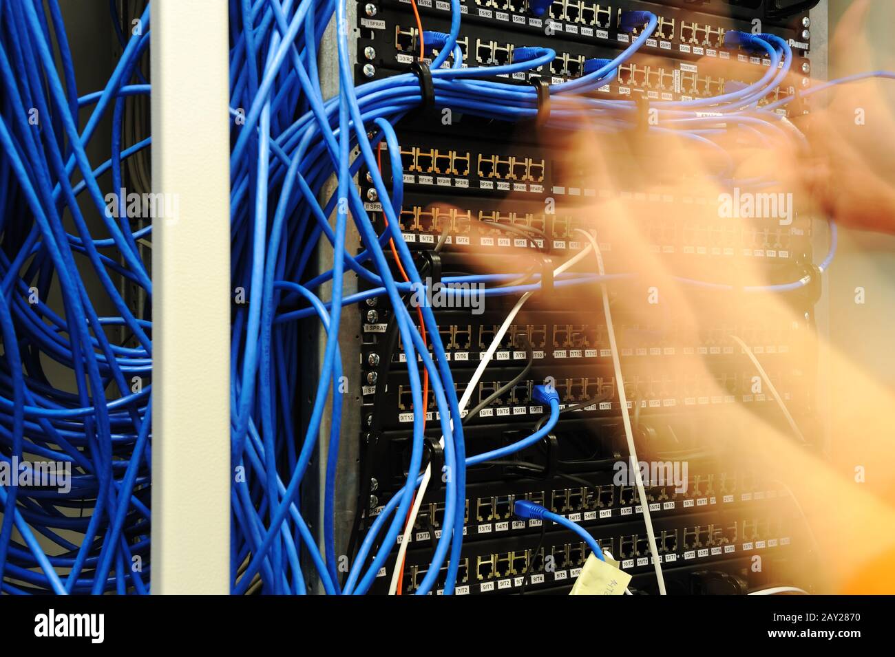 Server room cables chaos hi-res stock photography and images - Alamy