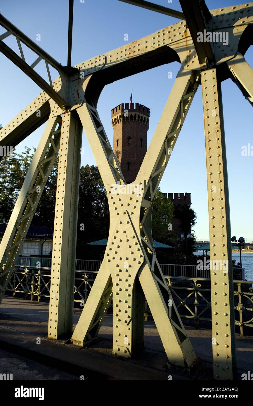 Turntable bridge hi-res stock photography and images - Alamy