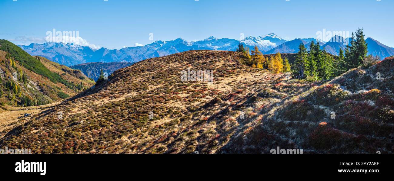 Sunny idyllic autumn alpine scene. Peaceful Alps mountain view from ...