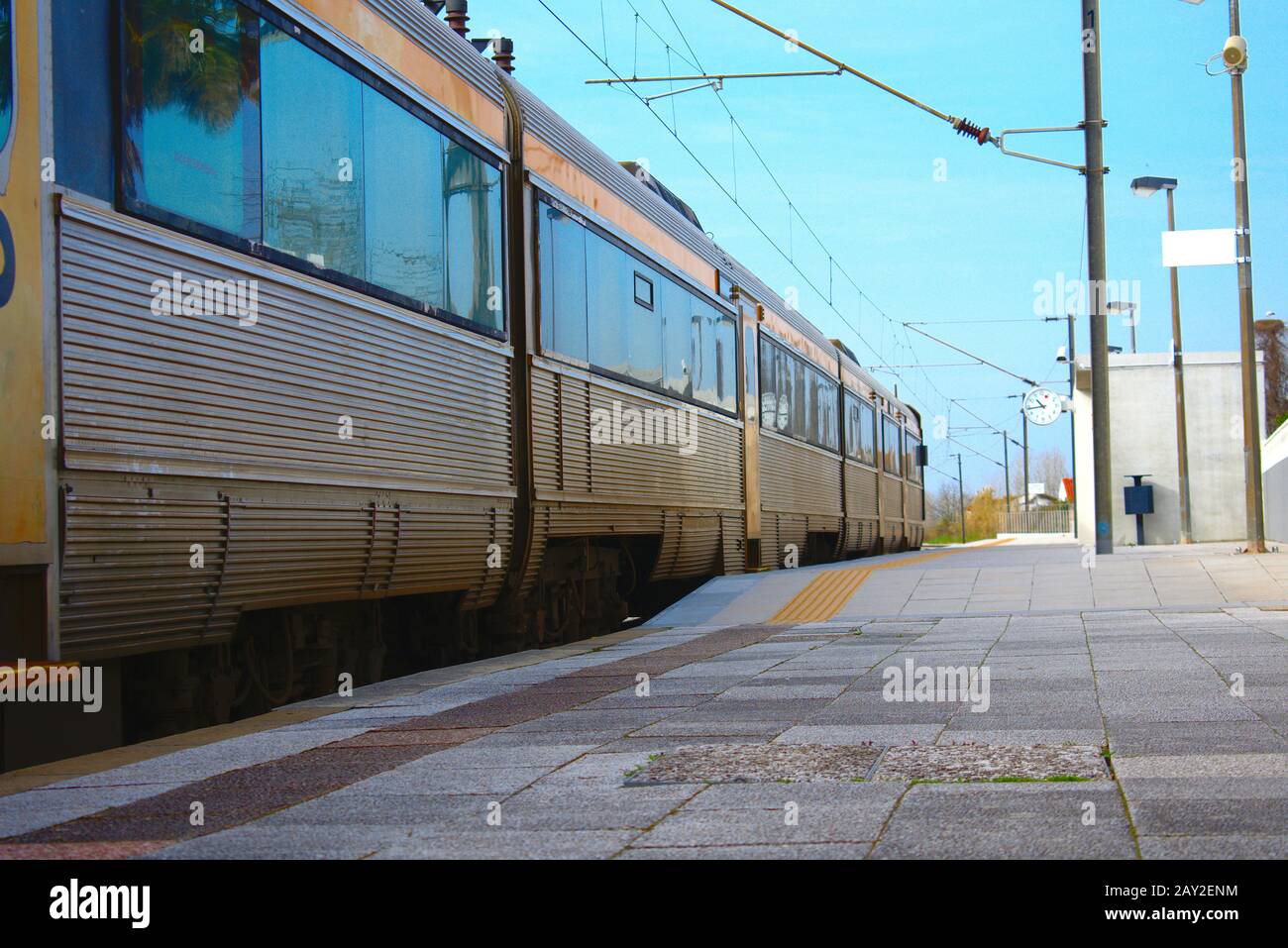 Train side view hi-res stock photography and images - Alamy