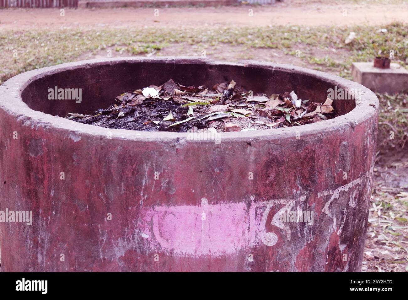 Public street waste bins hi-res stock photography and images - Alamy