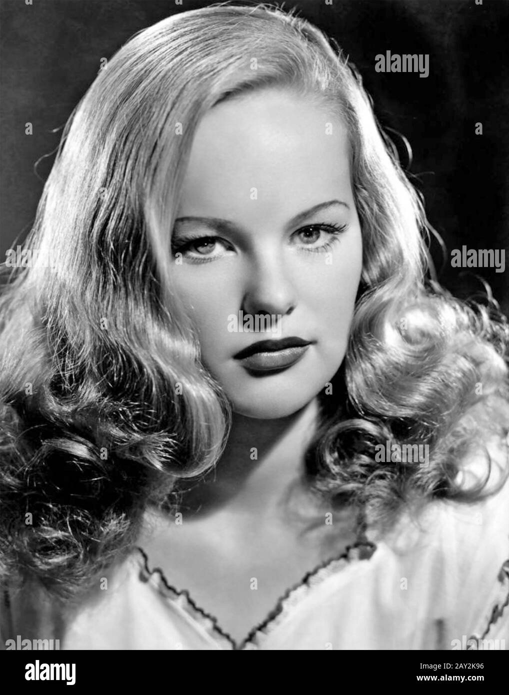 British actress 1950 hi-res stock photography and images - Alamy