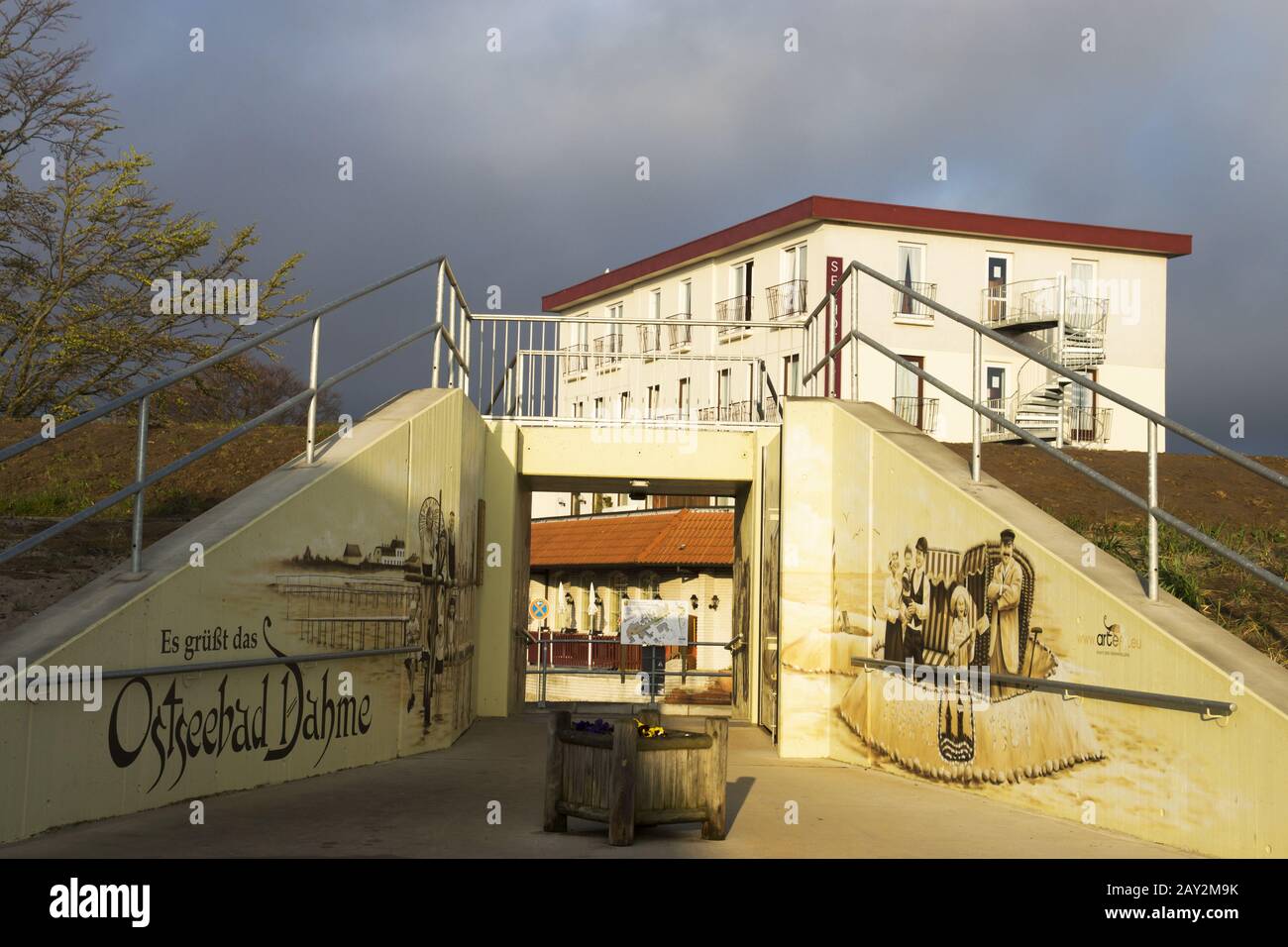 Dike crossing hi-res stock photography and images - Alamy