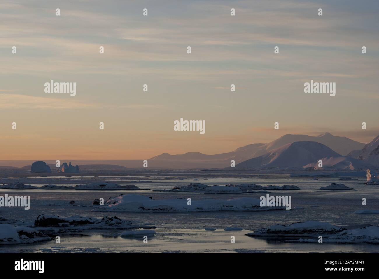 Antarctica night sky hi-res stock photography and images - Alamy