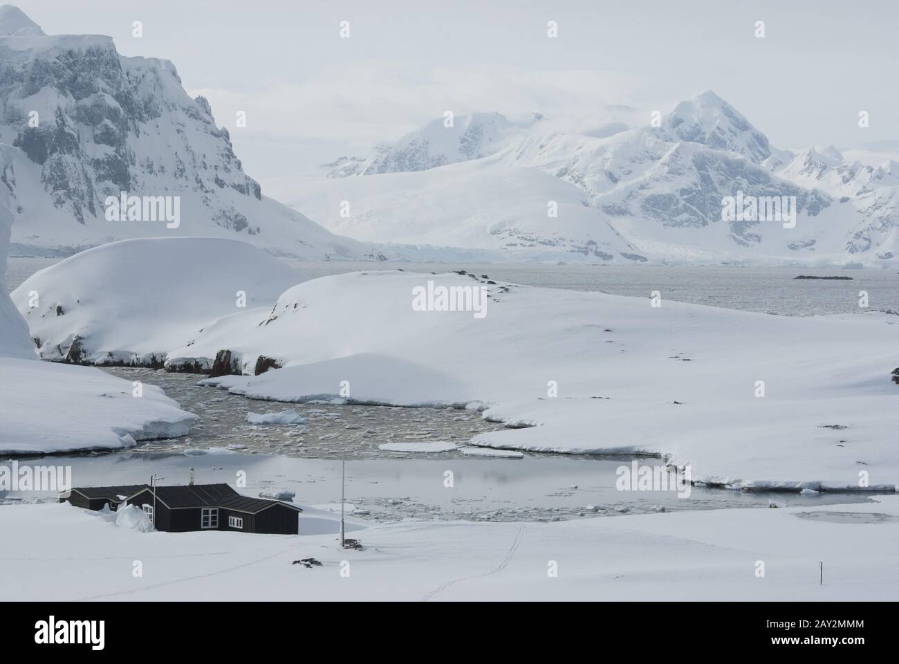 North pole station hi-res stock photography and images - Alamy