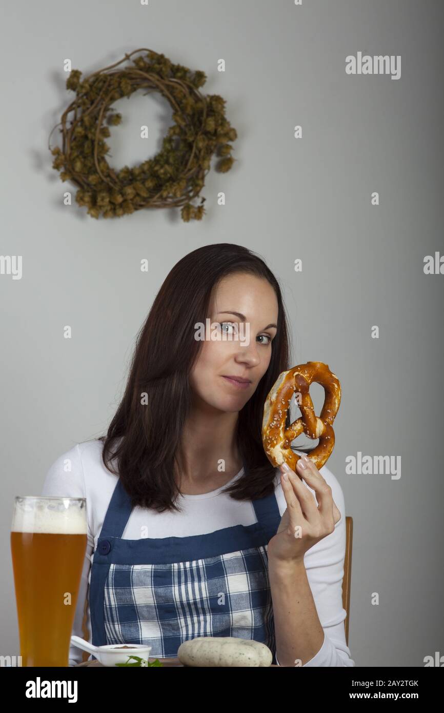 Bayerische frau mit weisswursten hi-res stock photography and images ...