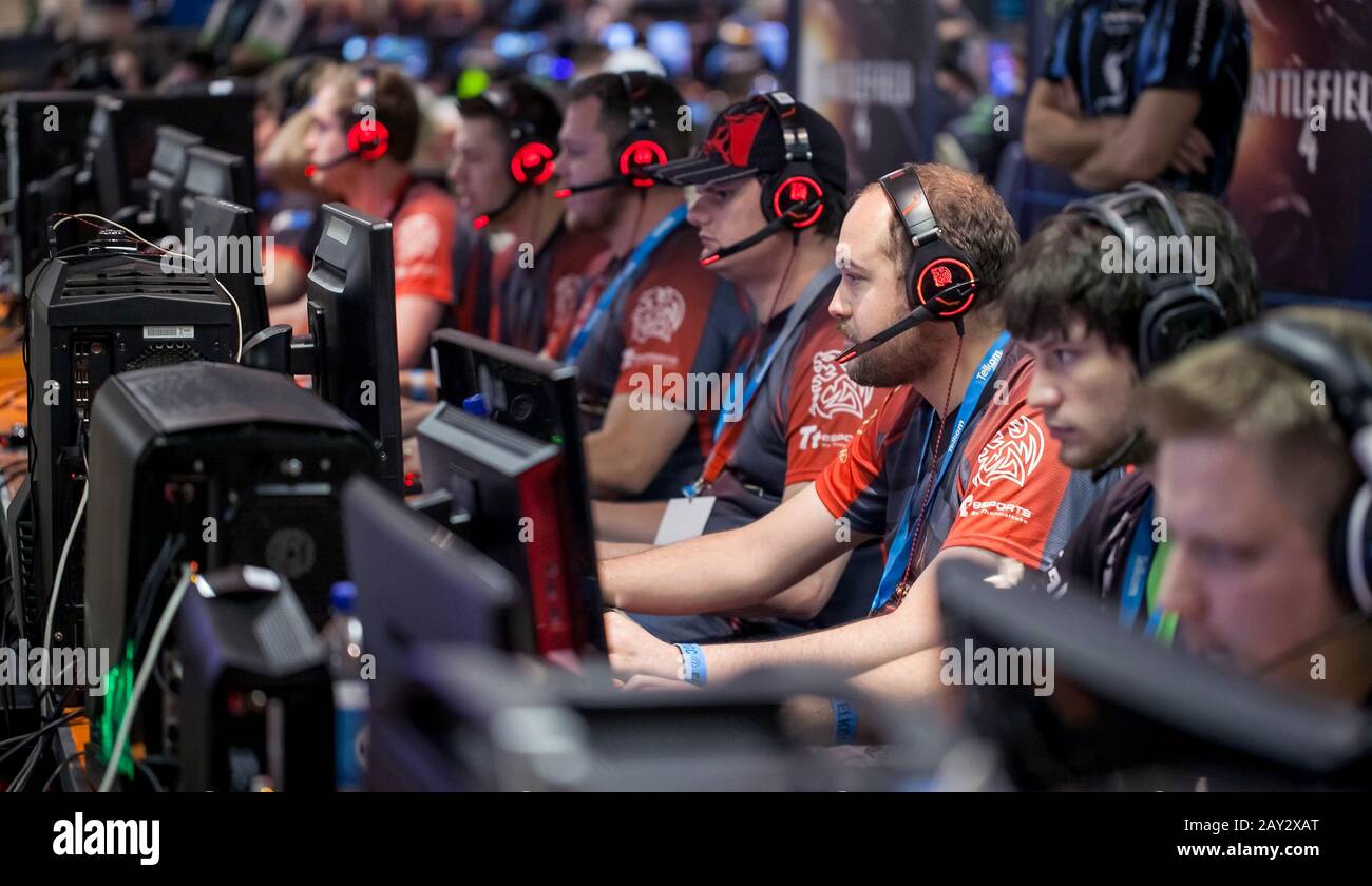 Esports arena hi-res stock photography and images - Alamy
