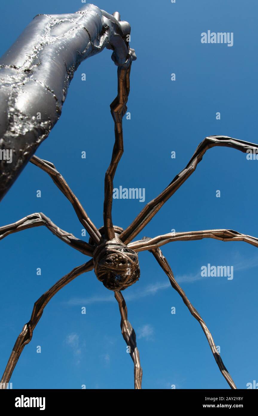 The spider sculpture Maman by Louise Bourgeois. Guggenheim Museum ...