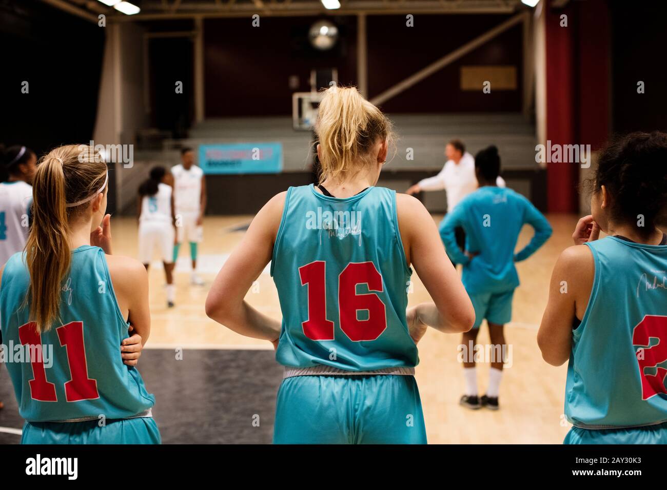 Female basketball players Stock Photo - Alamy