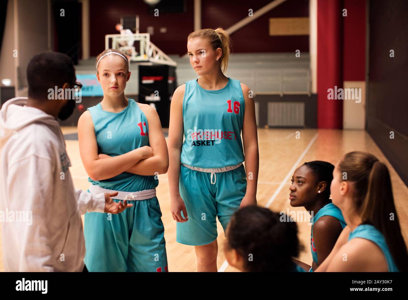 Female basketball players Stock Photo - Alamy