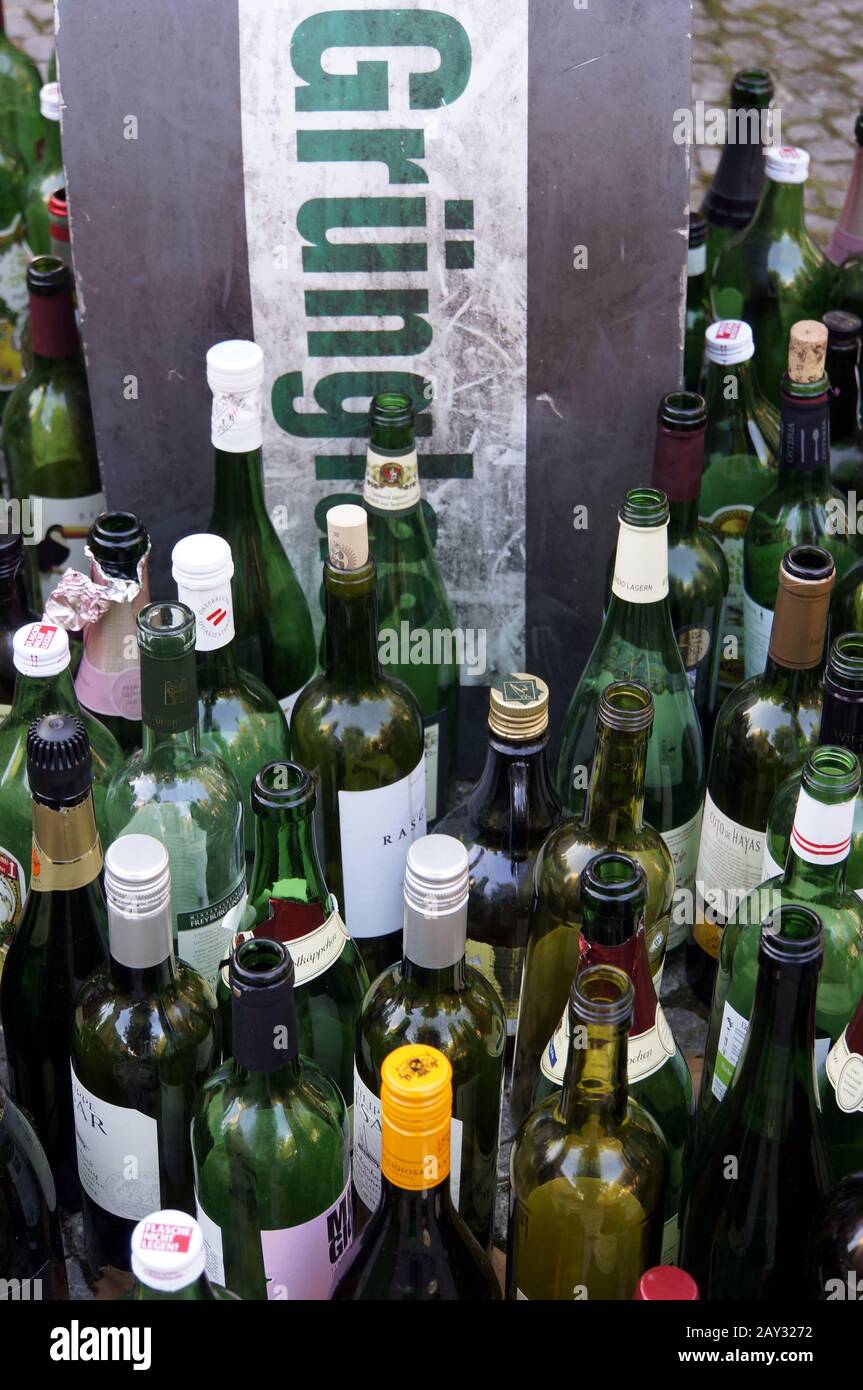 Overfilled container hi-res stock photography and images - Alamy