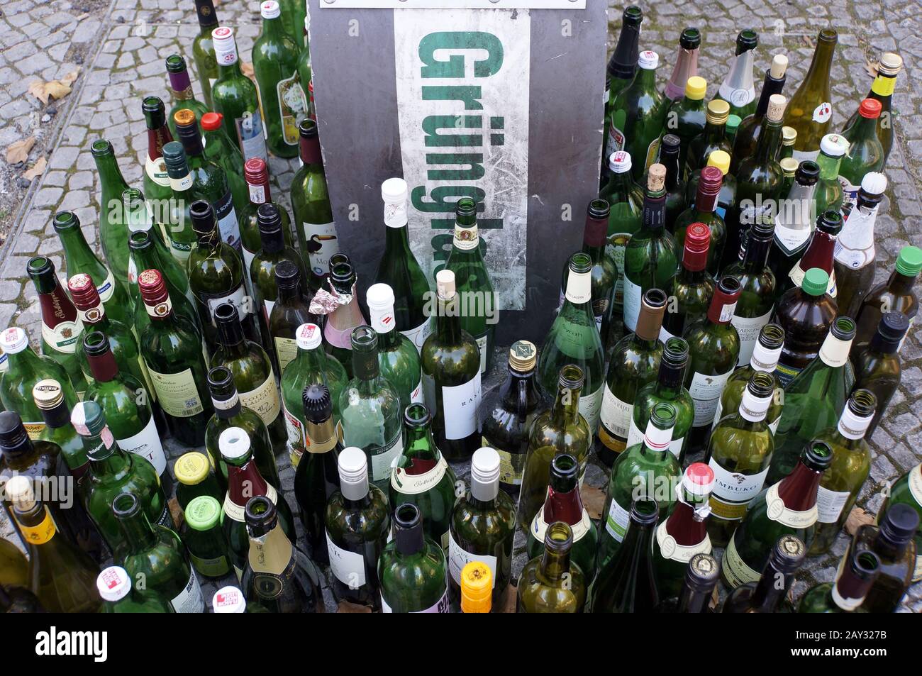 Overfilled container hi-res stock photography and images - Alamy