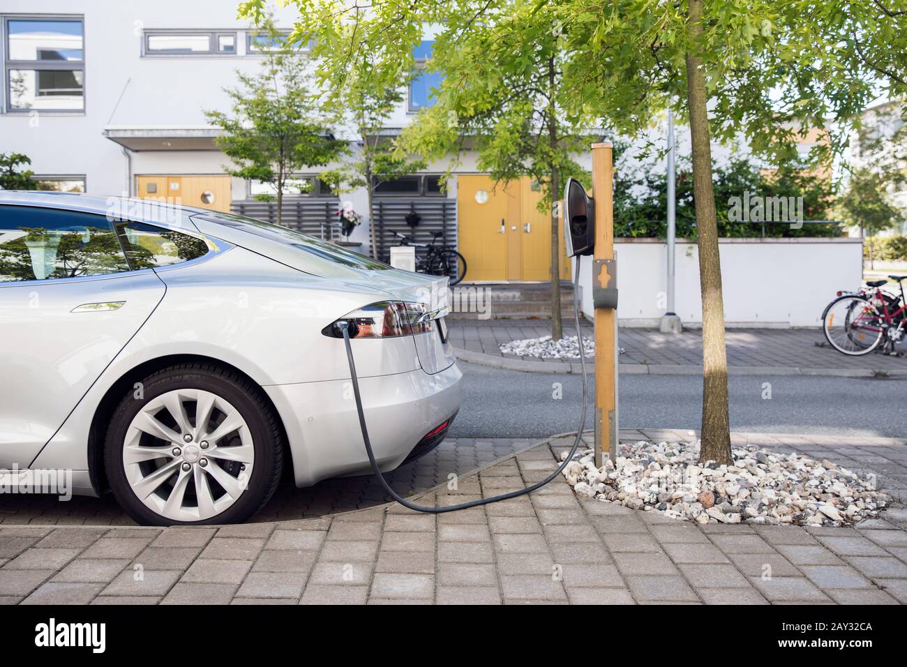 Charging electric car Stock Photo - Alamy
