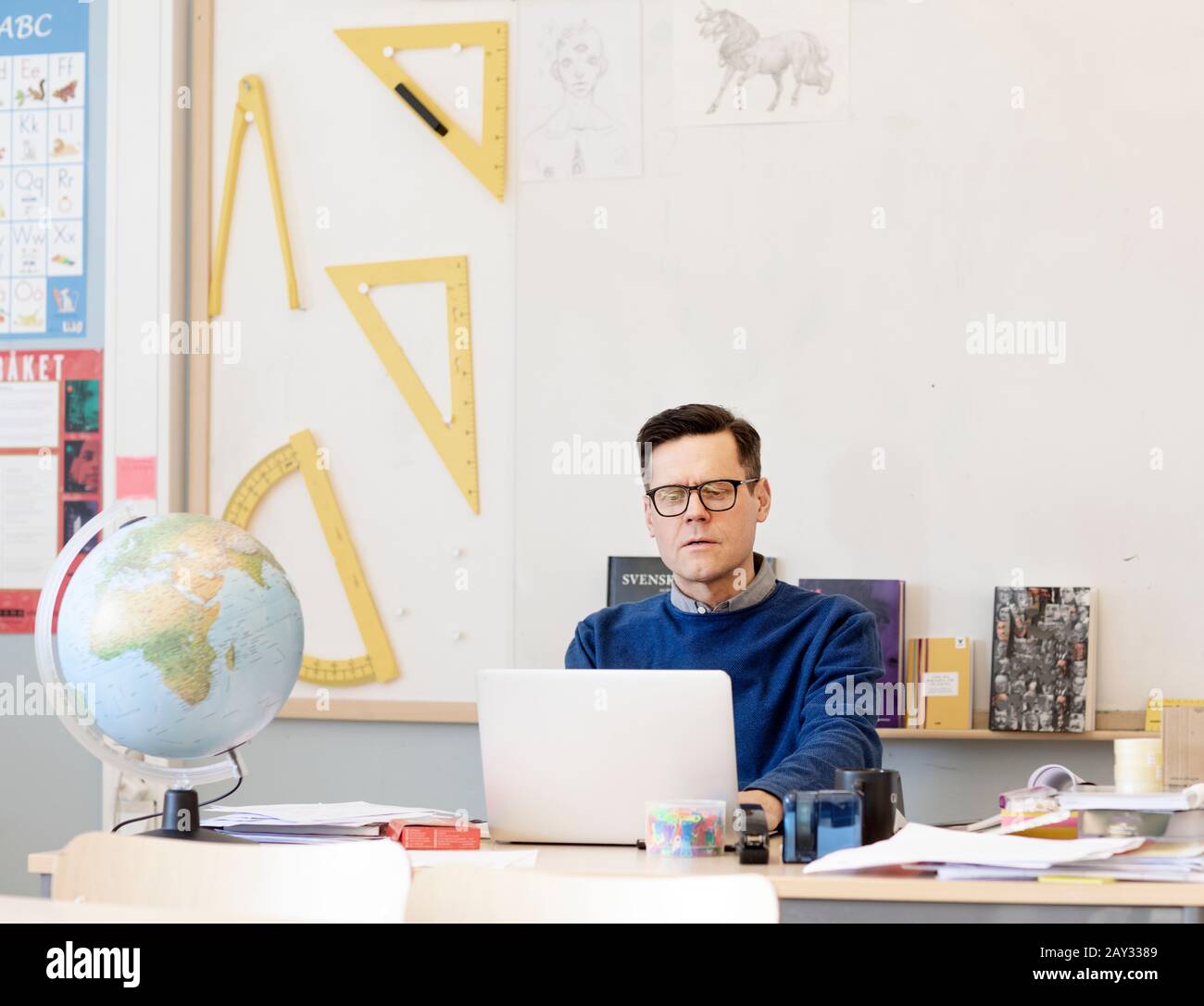 Teacher laptop classroom hi-res stock photography and images - Alamy