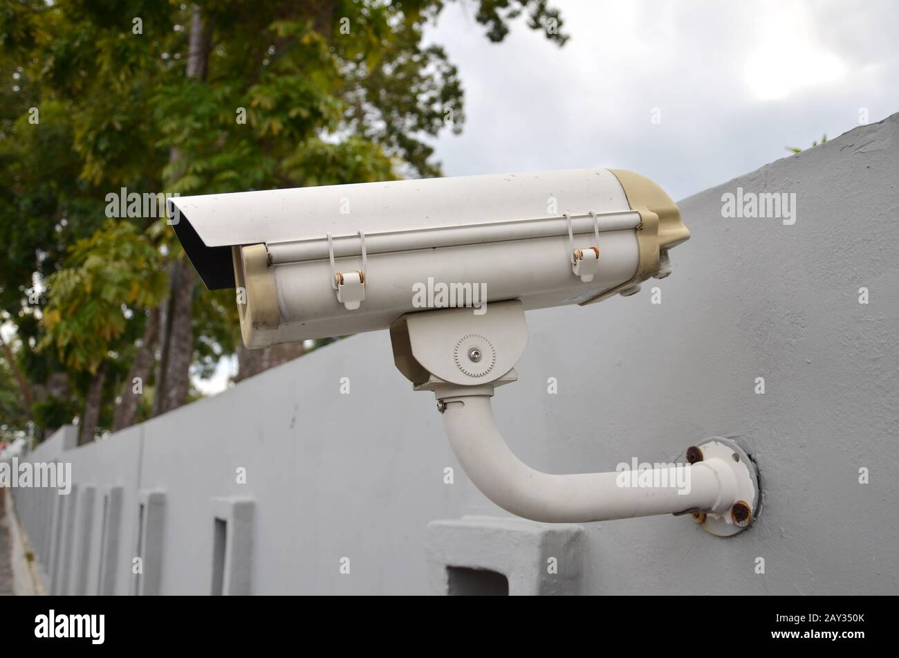 Outdoor Security cctv camera Stock Photo - Alamy