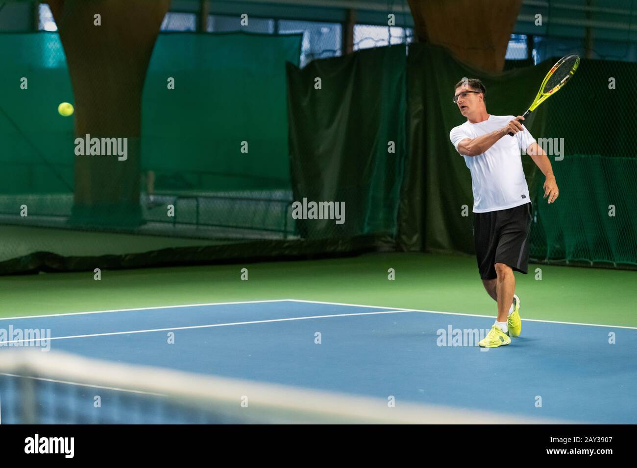 Man playing tennis Stock Photo - Alamy